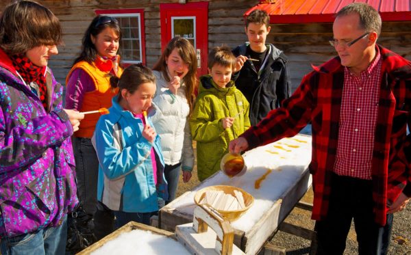 Le Temps des Sucres au Québec / Les Cabanes à Sucre - Québec le Mag