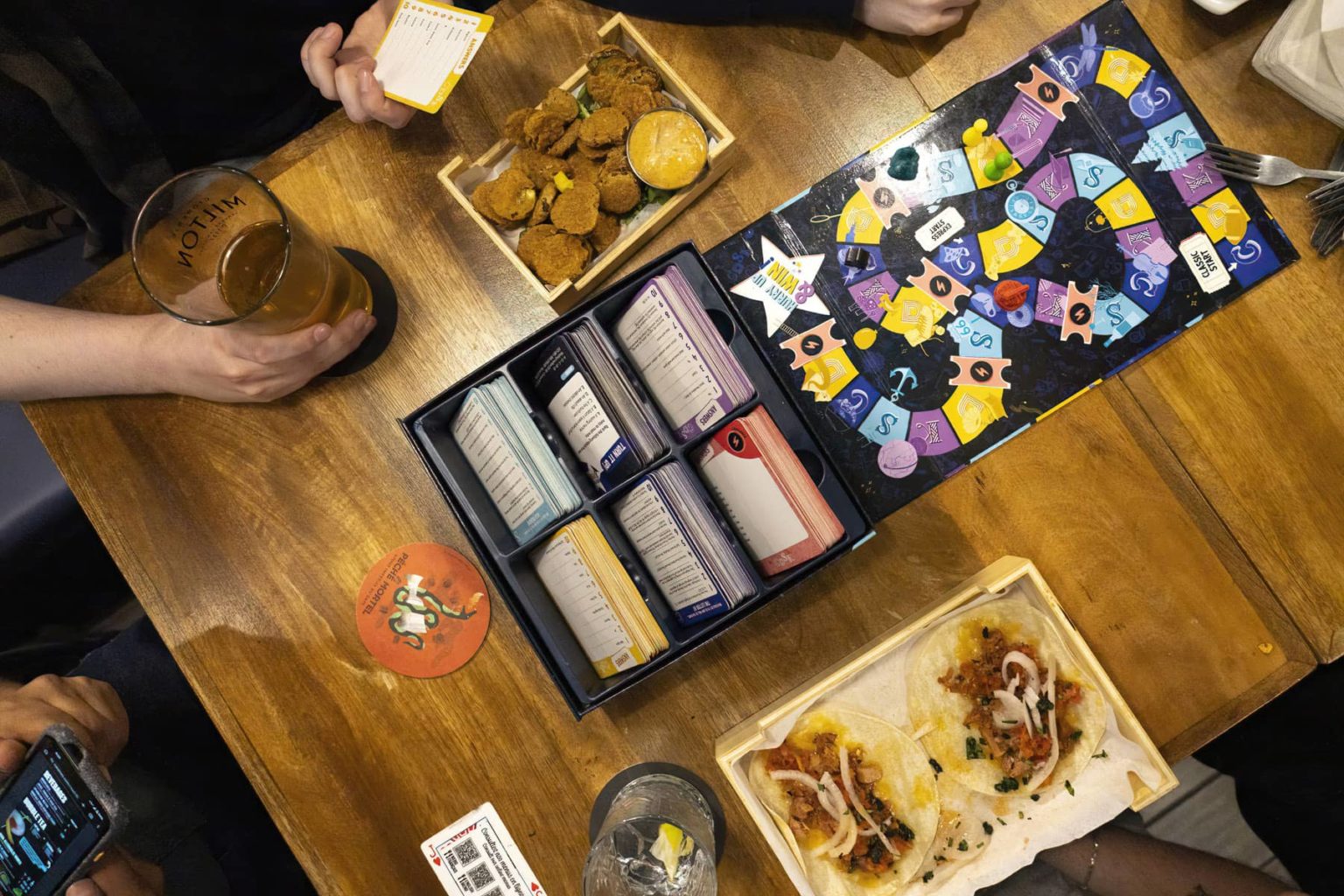 Randolph Pubs Ludiques : des jeux et du fun entre amis ! - Québec le Mag